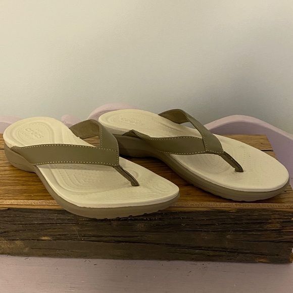 CROCS | Shoes | Crocs Womens Tan And Cream Sandals | Poshmark
